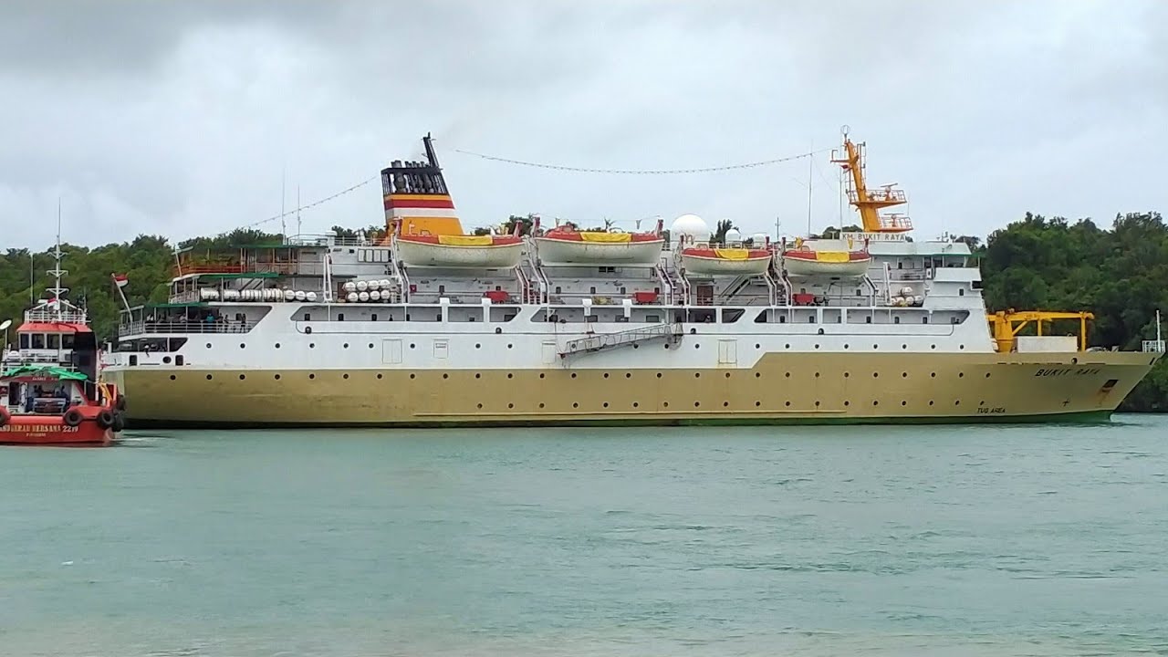 Kapal Bukit Raya meninggalkan Pelabuhan Kijang menuju Belinyu Selasa 28 ...