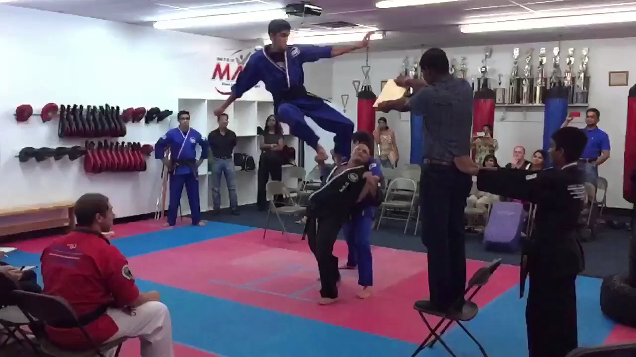 Off-the- Chest Flying Roundhouse Kick - YouTube