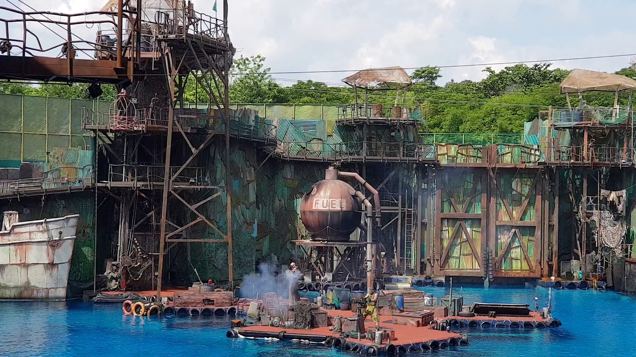 Waterworld live play at the Universal Studios Singapore 2018 - YouTube