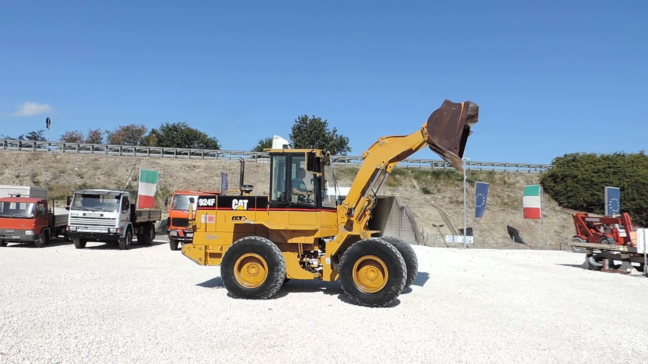 CAT 924 F, 1998 - YouTube