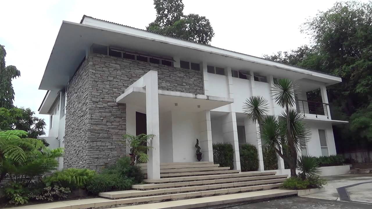 PNP chief’s ‘White House’ - YouTube