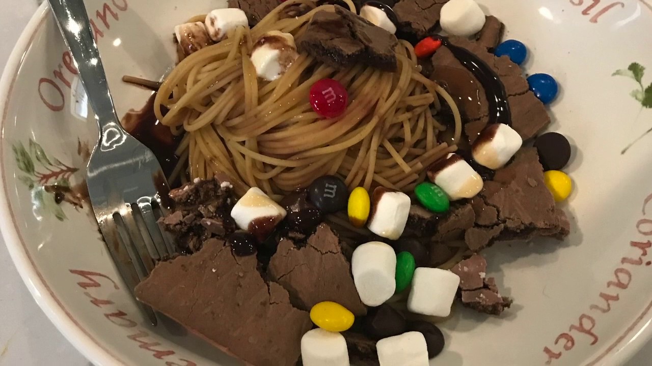 Elf Breakfast Pasta - YouTube