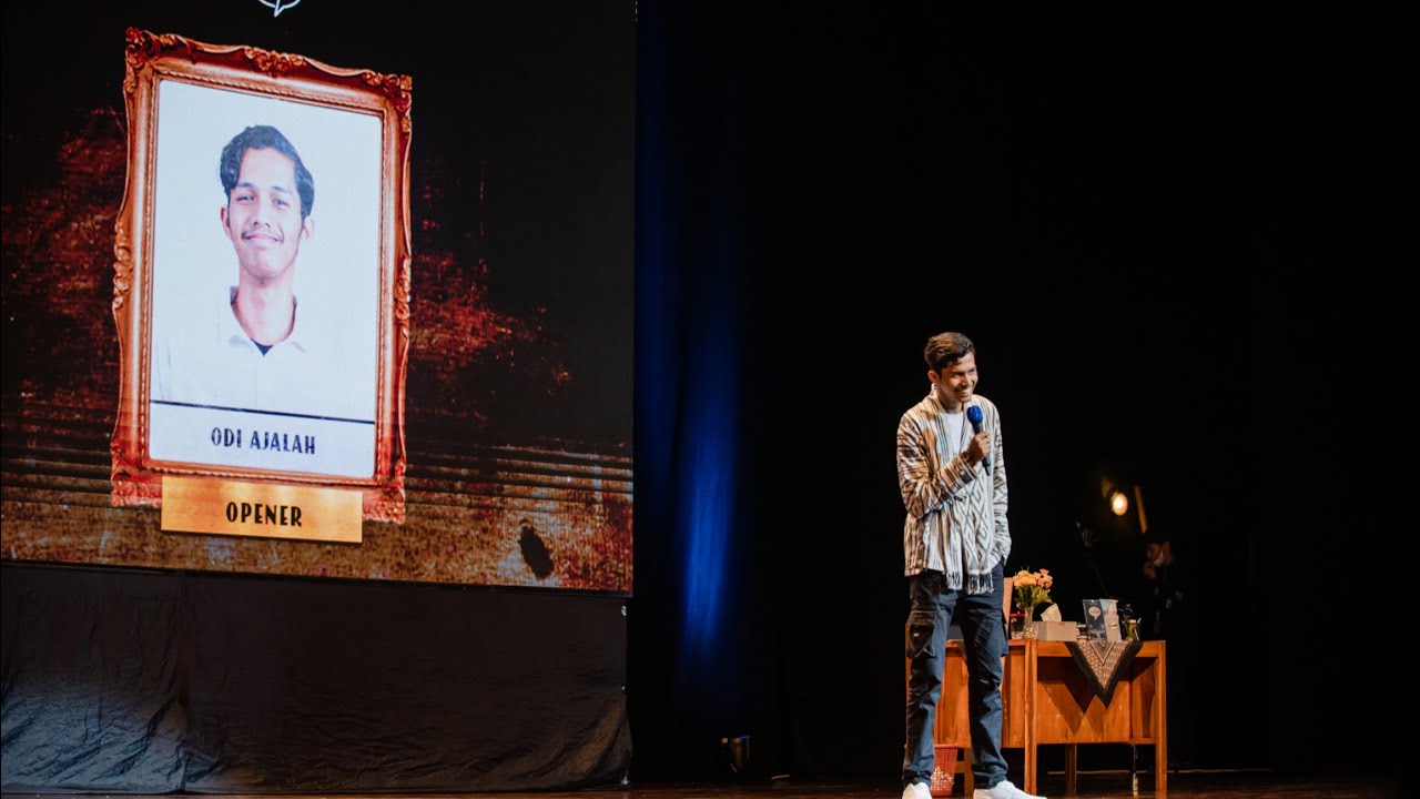 Penampilan pembuka pertunjukan stand up comedy spesial “Pahlawan Perlu ...