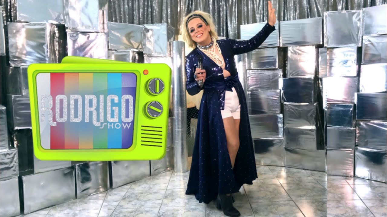RODRIGO SHOW entrevista Adriana BomBom - YouTube