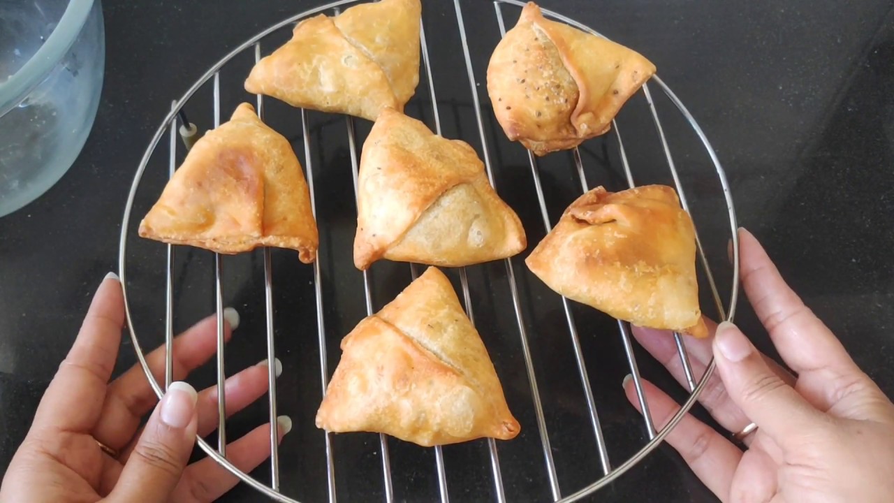 माइक्रोवेव में समोसा गर्म करने का सही तरीका | How to reheat samosa in ...