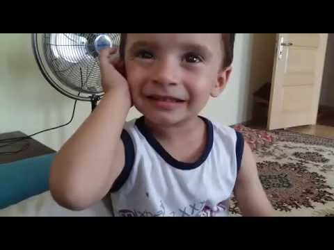 Kelebekten Korkan Küçük Kizin Taklidini Yapan Minik Mehmet Emin