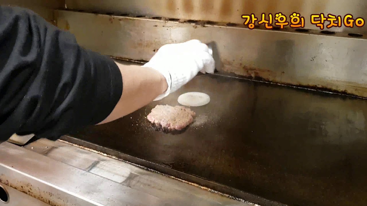 [강신우의 닥치Go]비스티 버거 패티 굽는 모습/ Crushed burger - YouTube