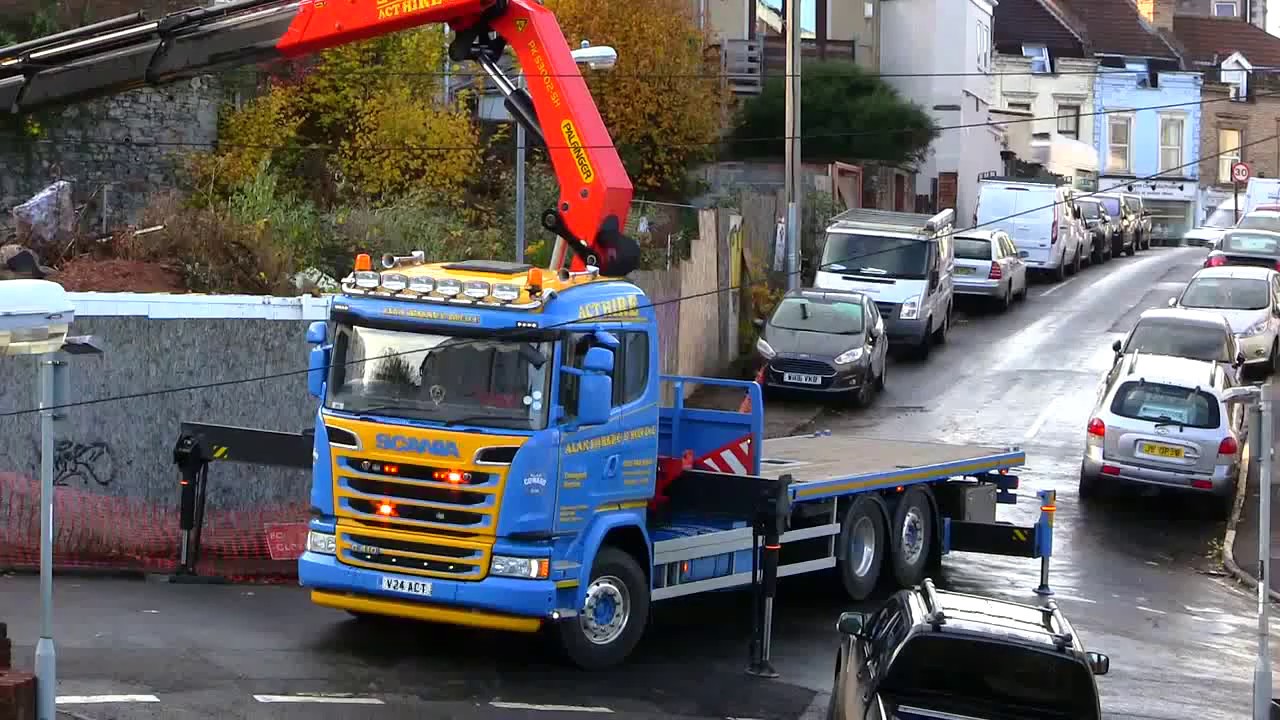 Large Truck retracts giant Hydraulic Arm after dropping-off Container ...