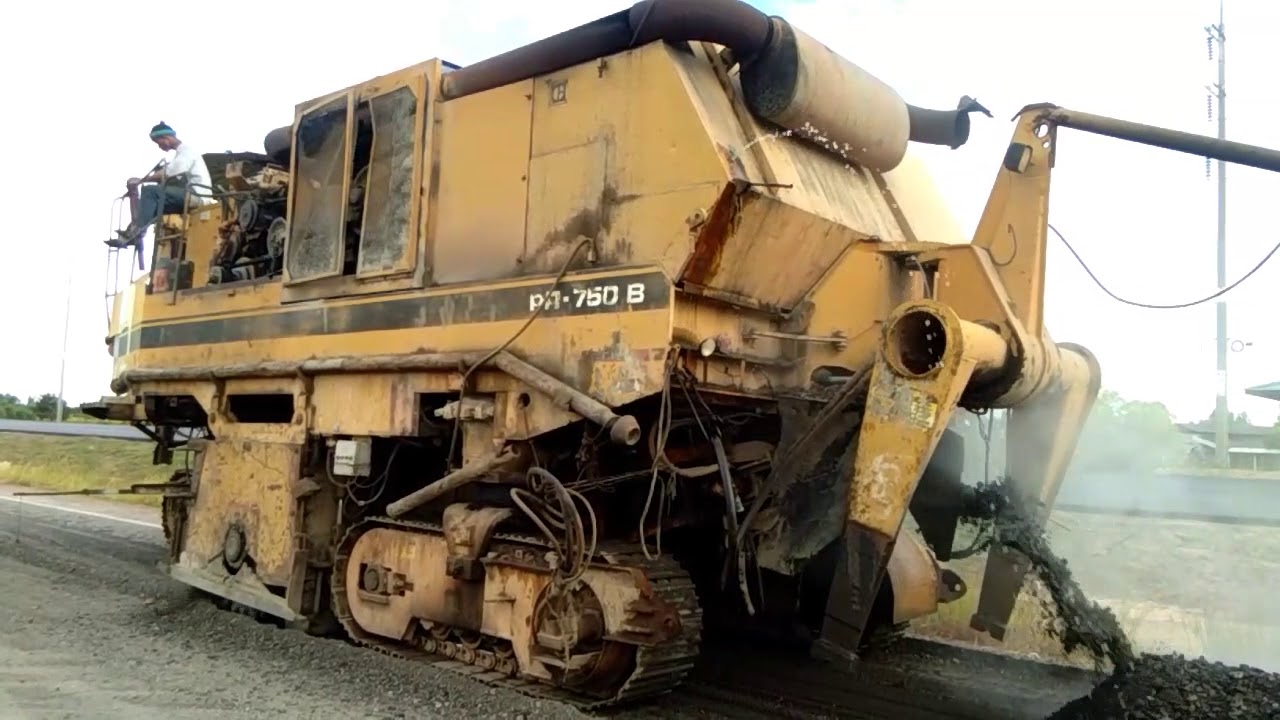 Road Milling Machine (รถกัดถนน ) - YouTube
