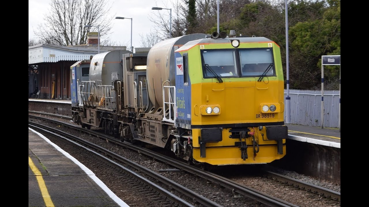 Network Rail MPV DR98919 + DR98969 Blast Mega tones through Whitstable ...