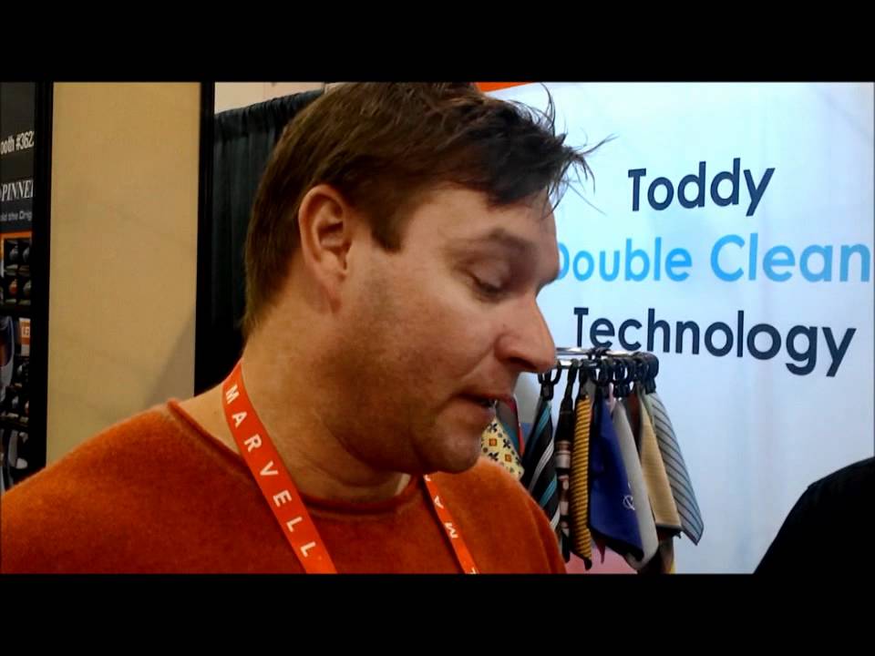 Fingerprints off with Smart Cloth from Toddy Gear - YouTube