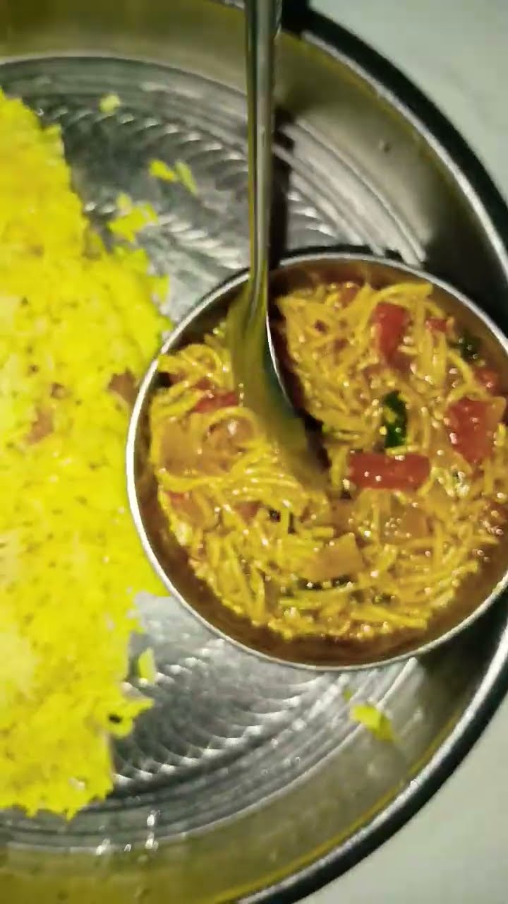 pulav aur seb ki sabji kis kis ko pasand hai chaliye khate hai #food # ...