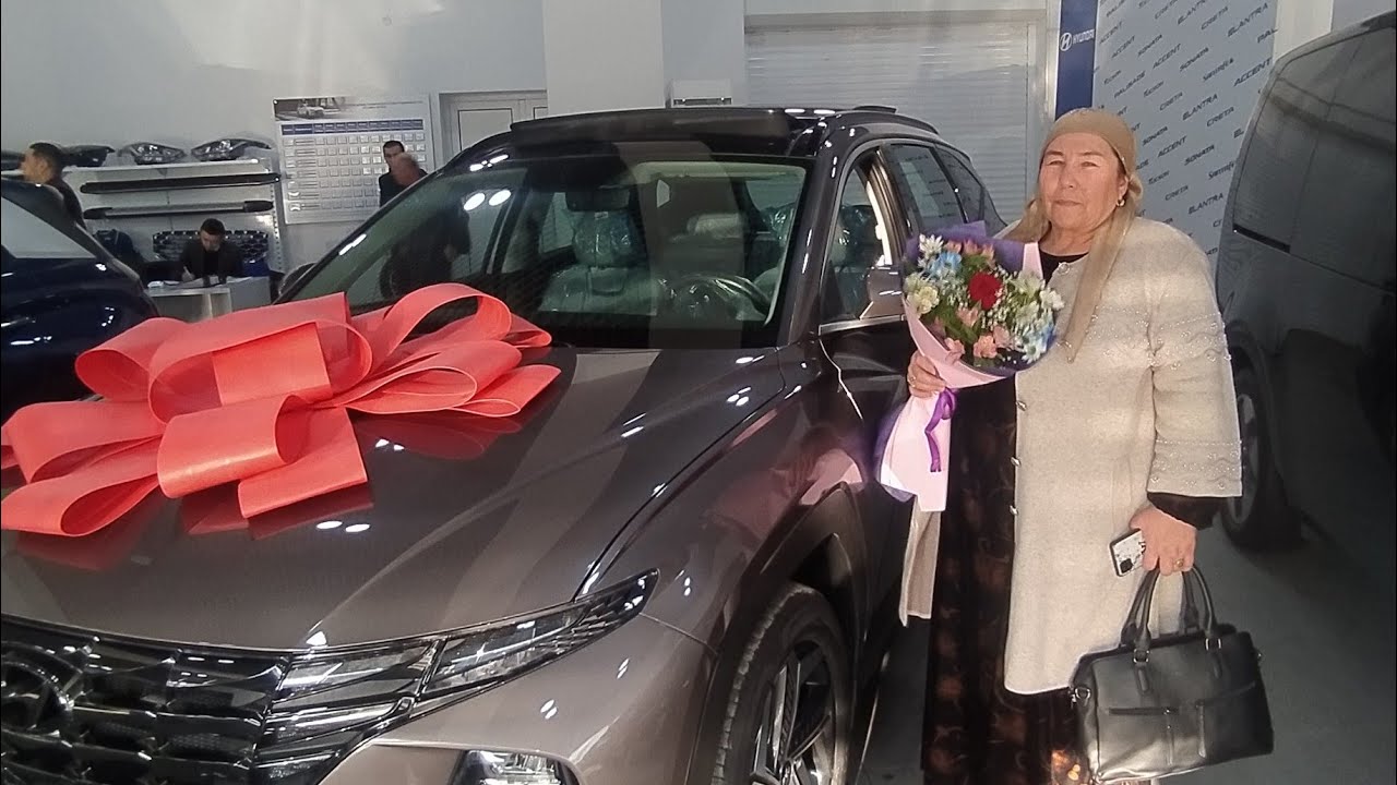 Salondan Yangi moshina Onajonimga Otamdan sovg'a - YouTube