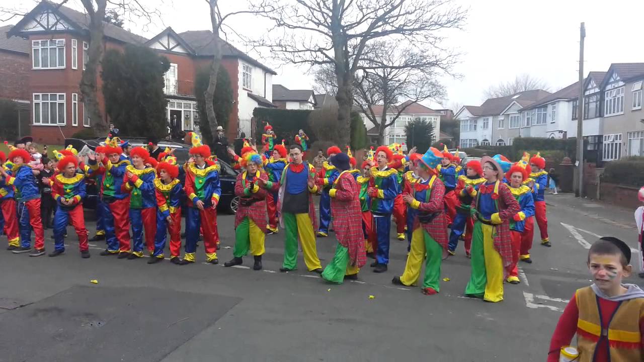 Etz Chaim Manchester dancing on Purim - YouTube