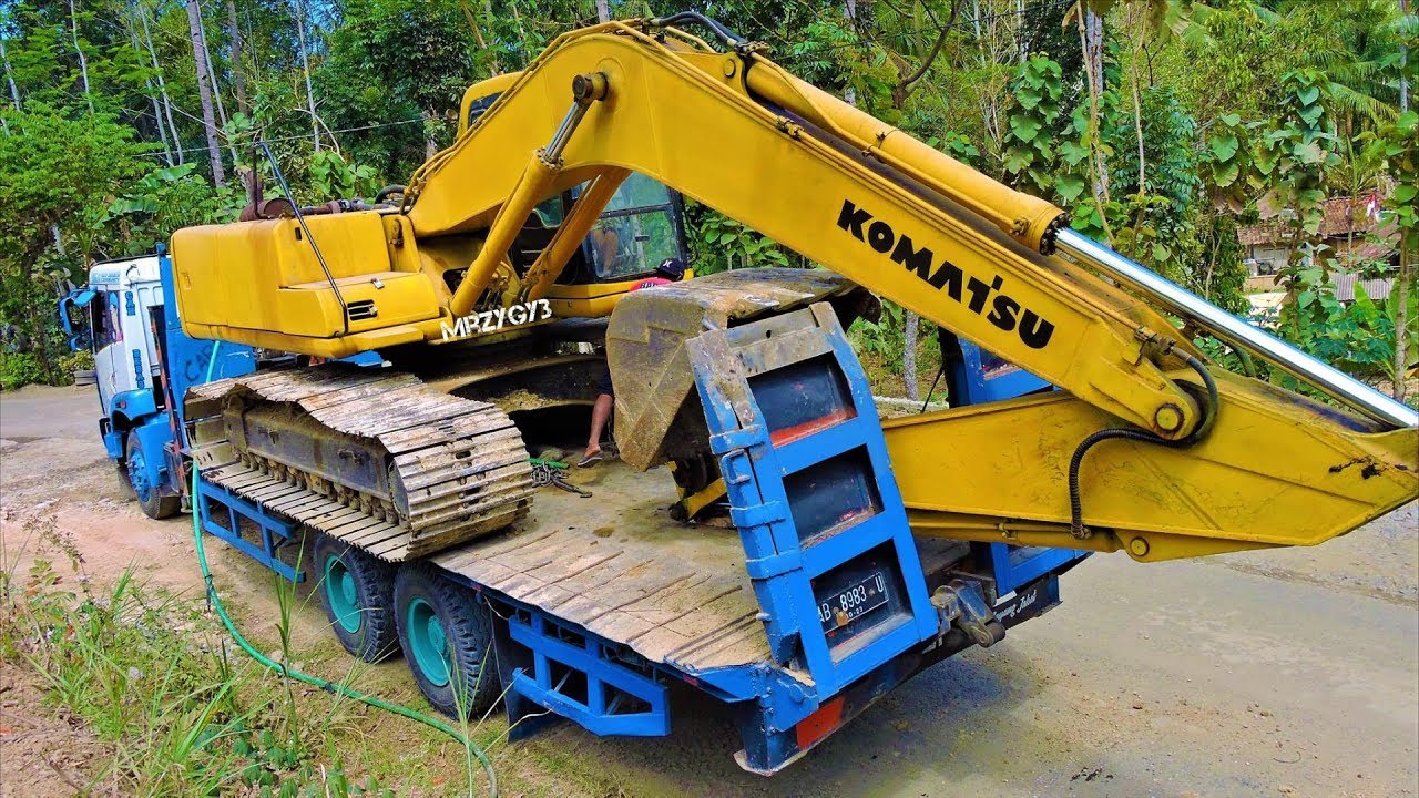 Excavator Transport Komatsu PC200-6 By Faw Self Loader Truck - YouTube
