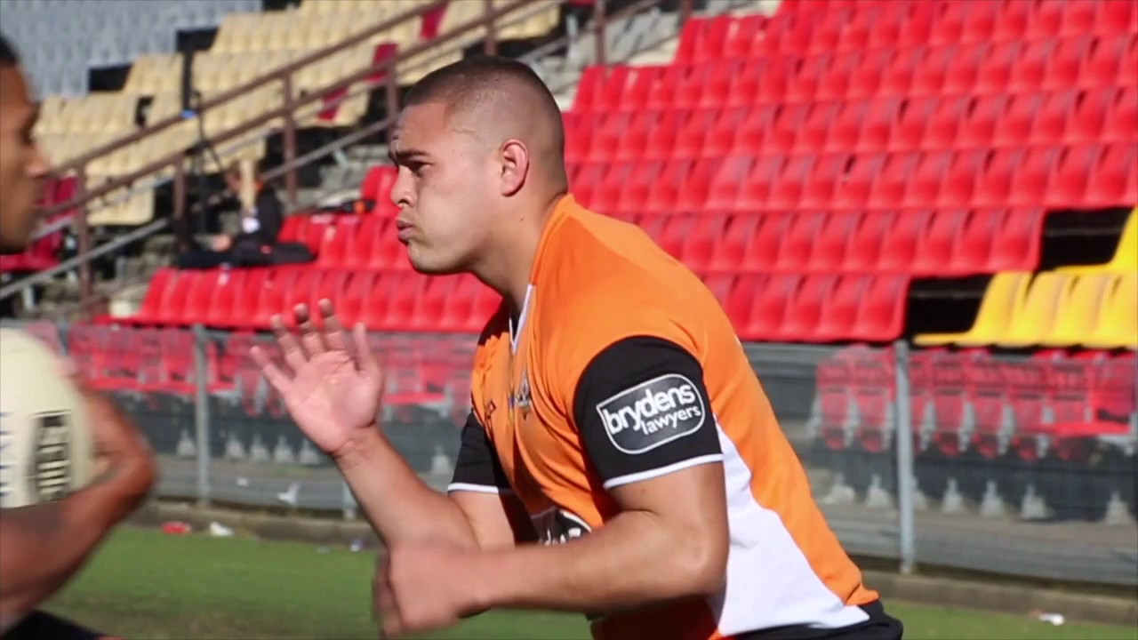 Tui Lolohea arrives at Wests Tigers - YouTube
