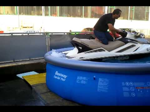 Lagerhaus-Pool-fettes Jetski = much fun.mp4 - YouTube
