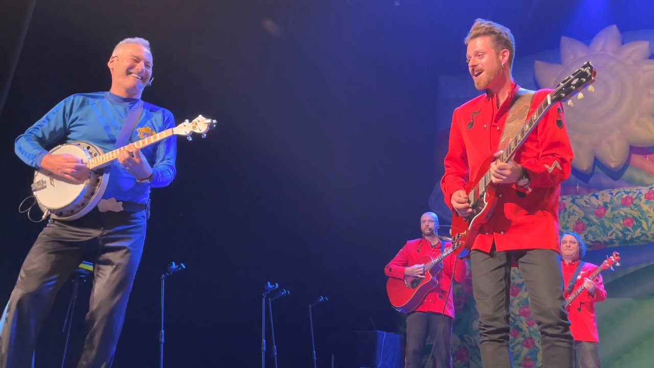 Aaron Schembri with The Wiggles live at the Canberra Theatre - YouTube