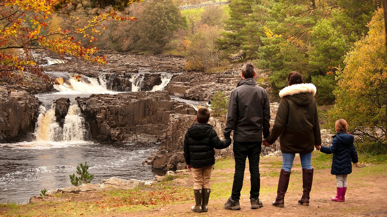 This is amazing... this is the Durham Dales - YouTube