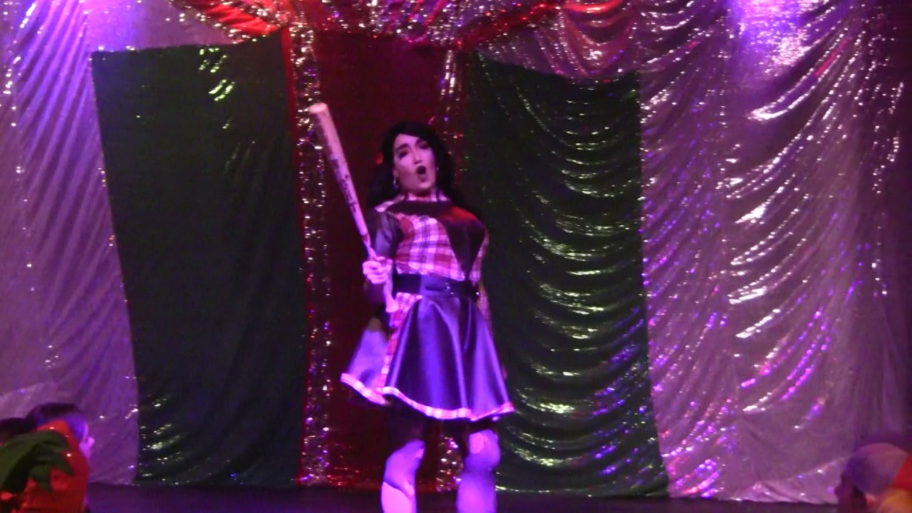 Nina & Virginia Save Christmas - Roxy Nikole - YouTube