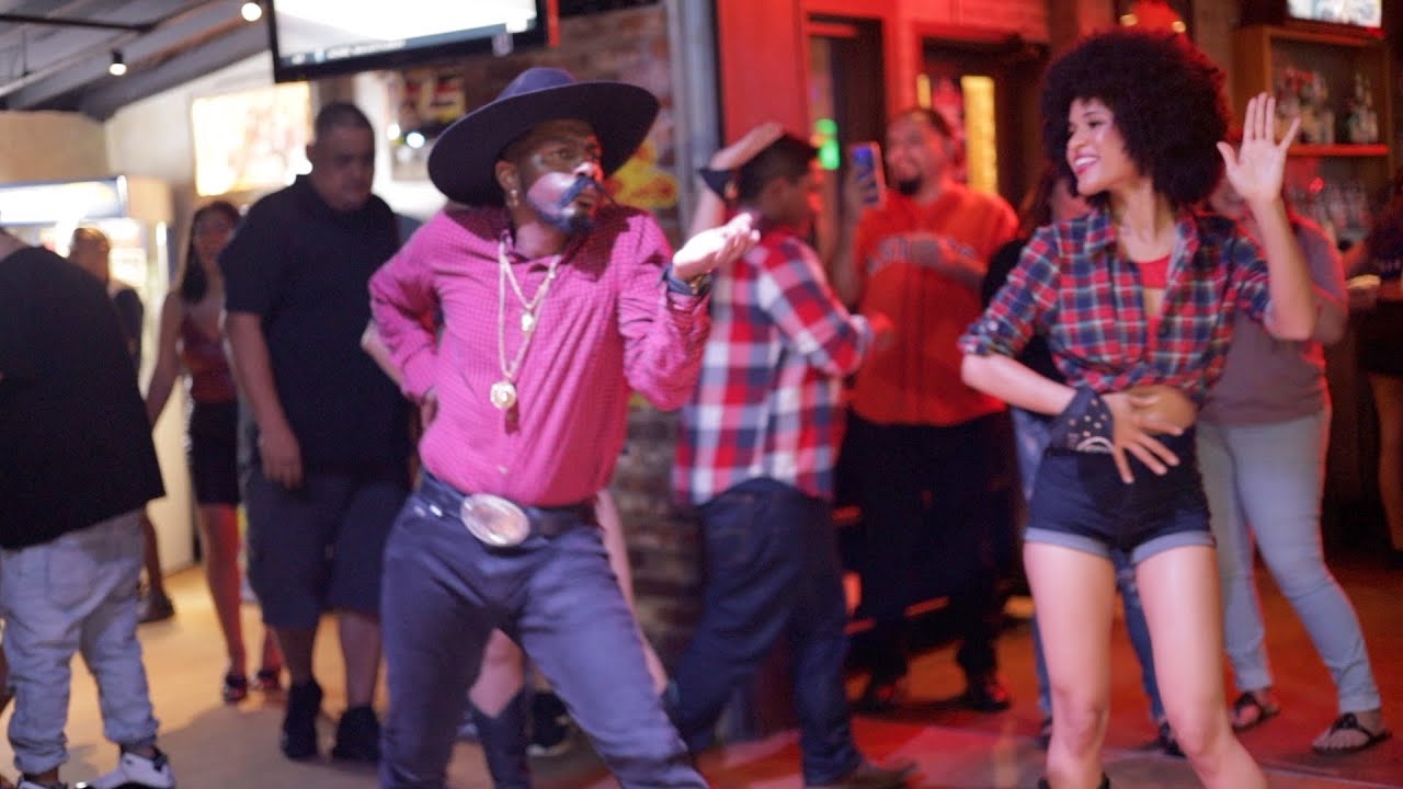 Tio Choko Peforms At Diablo Loco Bar - YouTube