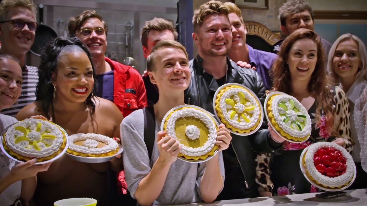 Waitress the musical with Joe Sugg as Ogie - YouTube