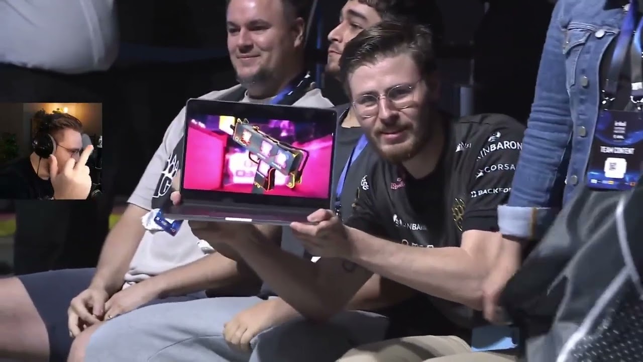 BRAZILIAN FANS DISTURBING OHNEPIXEL - YouTube