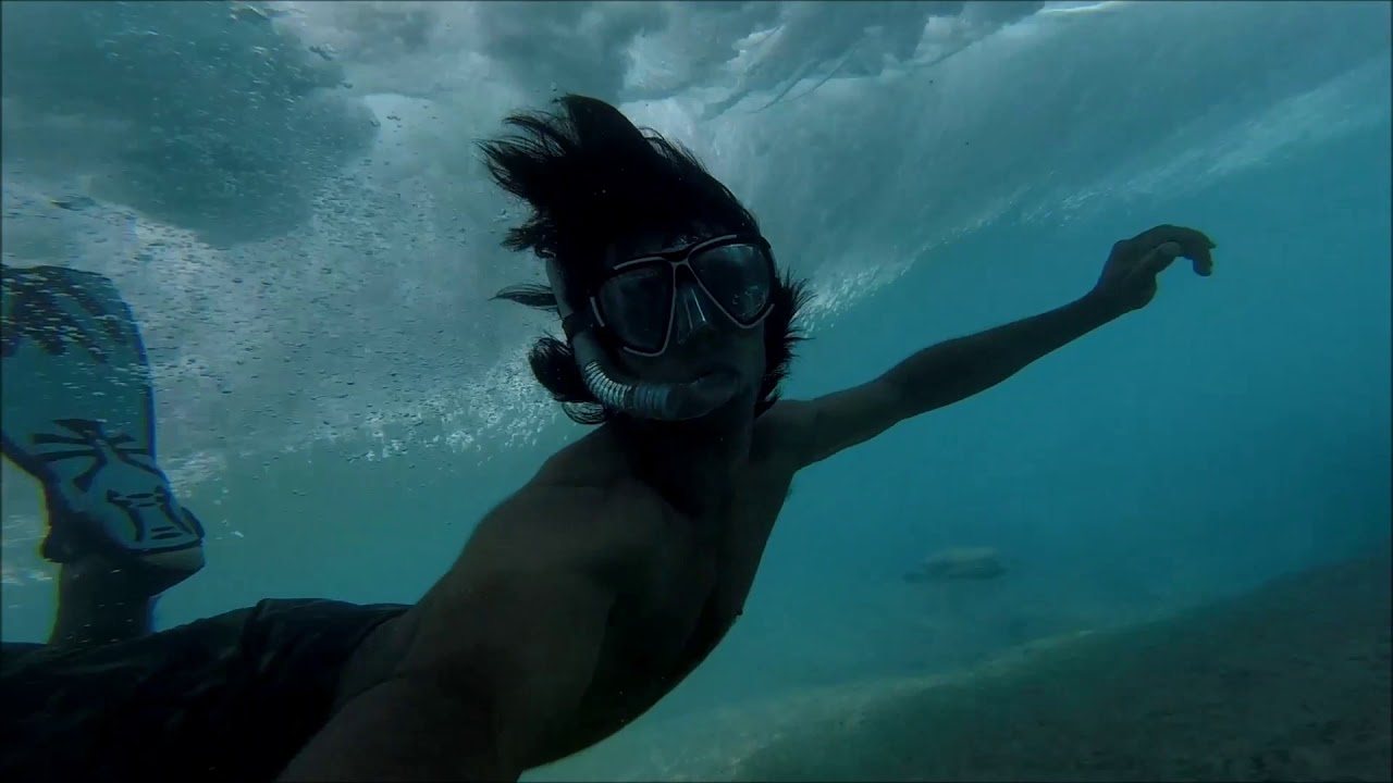 Jacob Araya diving in Ehukai Oahu Hawaii. - YouTube
