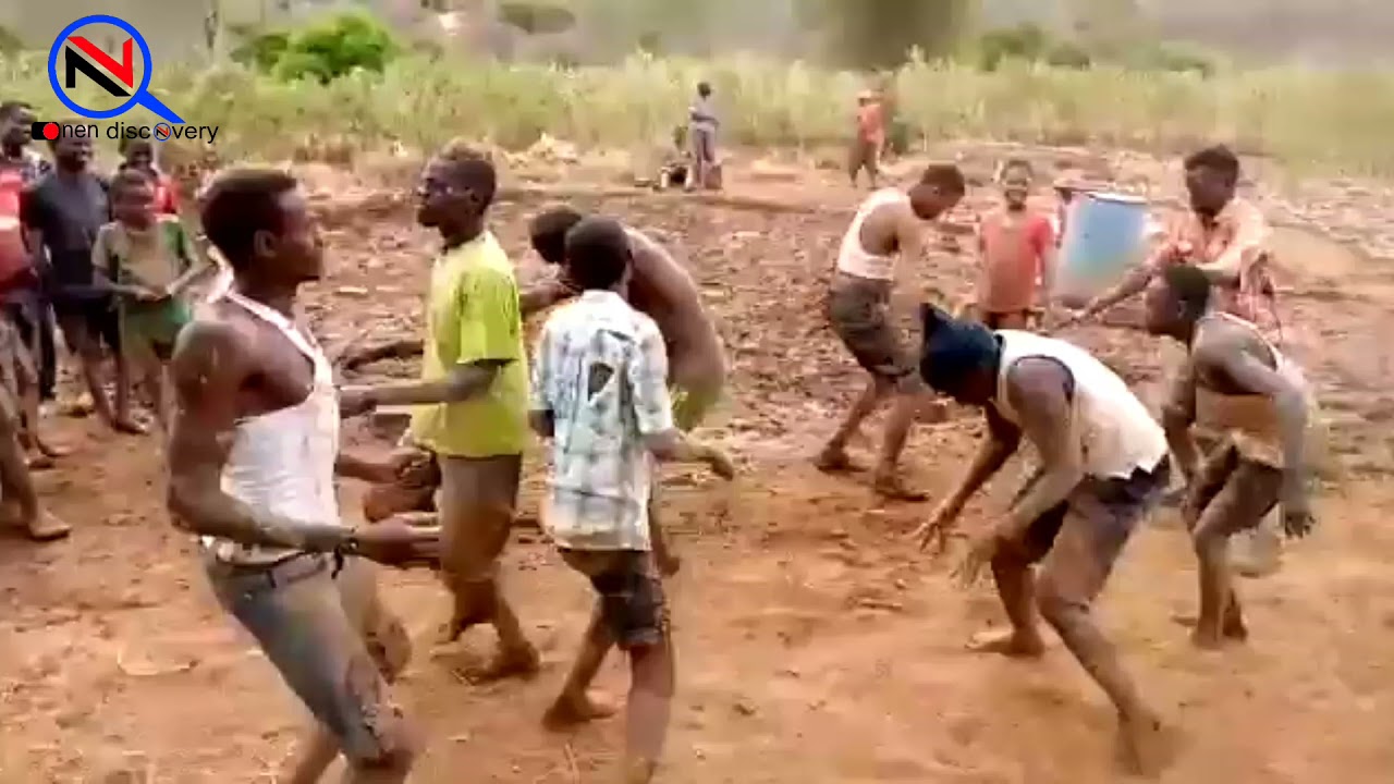 African Village boys/dancing to African village jam! - YouTube