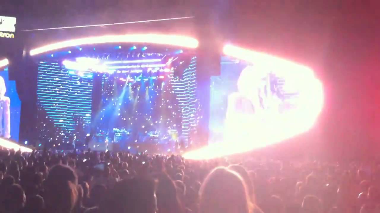 Up all night - Drake & Nicki Minaj @ Yankee Stadium - YouTube