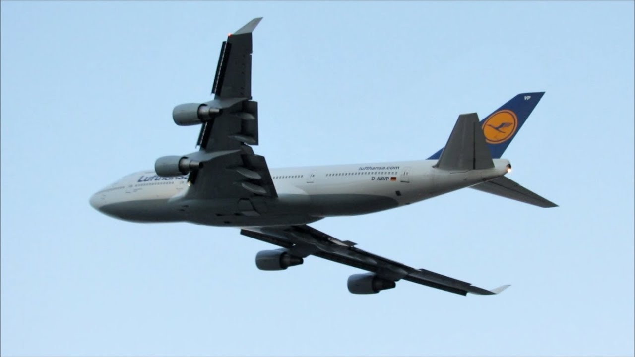 LIGHT -- Lufthansa Boeing 747-400 Departing Newark Liberty ...