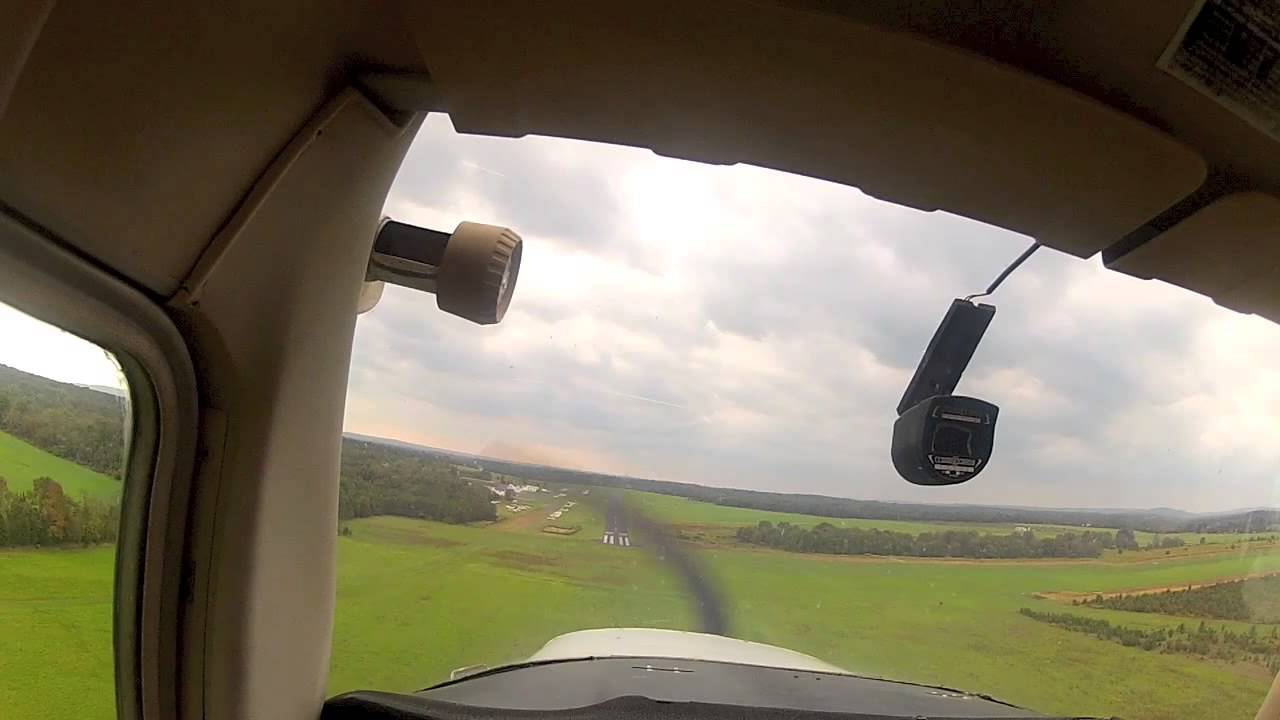 Cessna 152 Visual Approach Runway 22 and Crosswind Landing at Solberg ...
