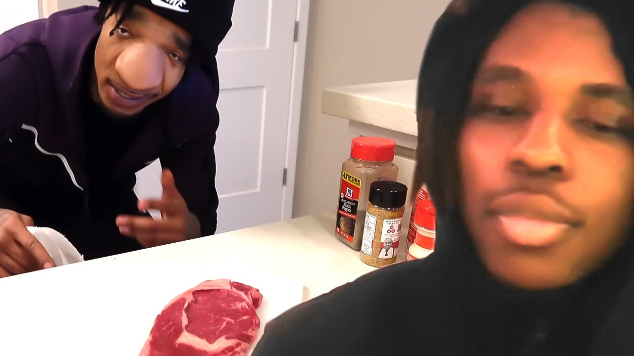 6’3 Giraffe Teaches How To Cook Steak And Eggs - YouTube