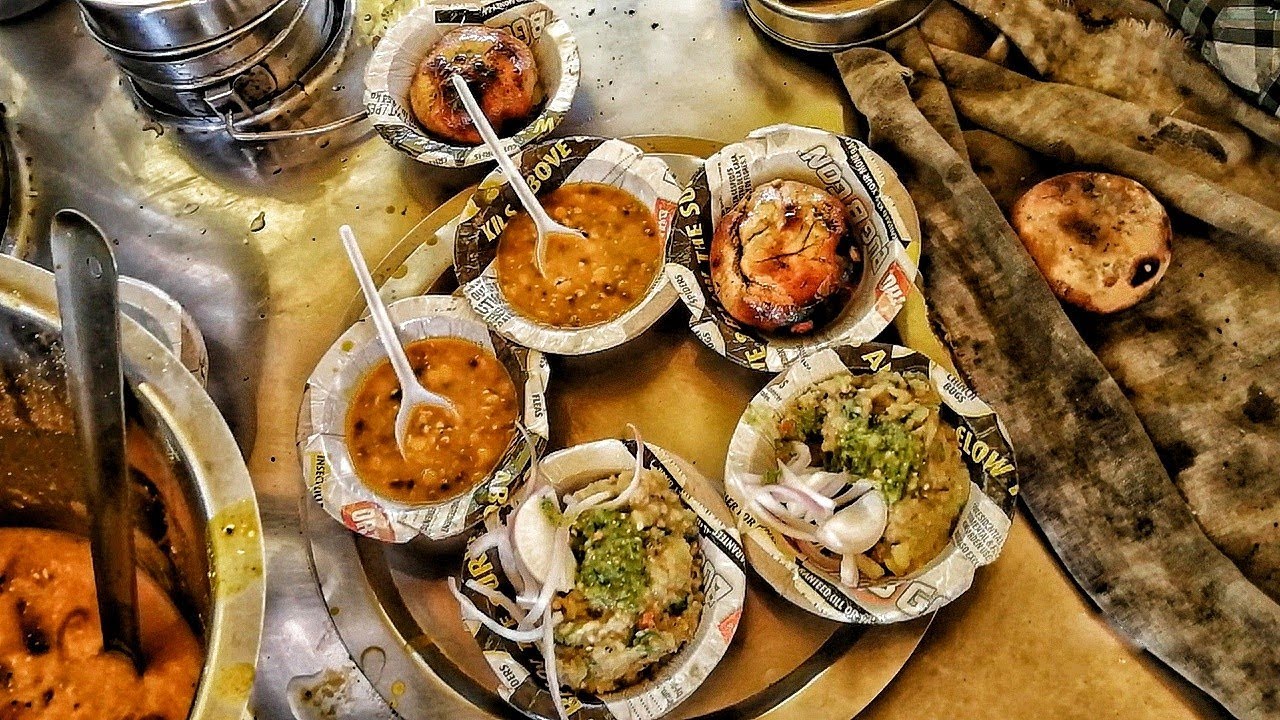 Best Baati Chokha In Kanpur | Litti Chokha | Baati Chokha Making ...