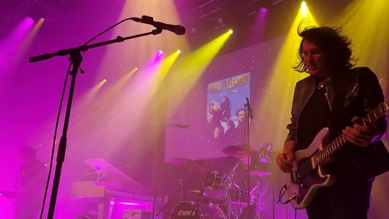 Robby Valentine - 90s Medley Live at P3 Purmerend. - YouTube Music