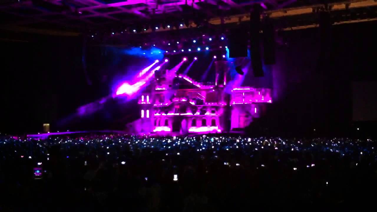 Lady Gaga Intro@Moscow - YouTube