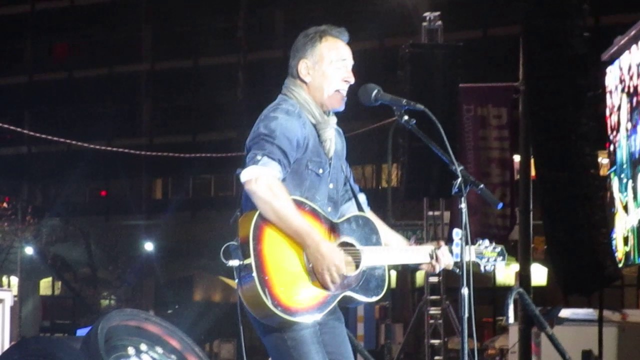 Bruce Springsteen at The Hillary Clinton Rally on Election Eve ...
