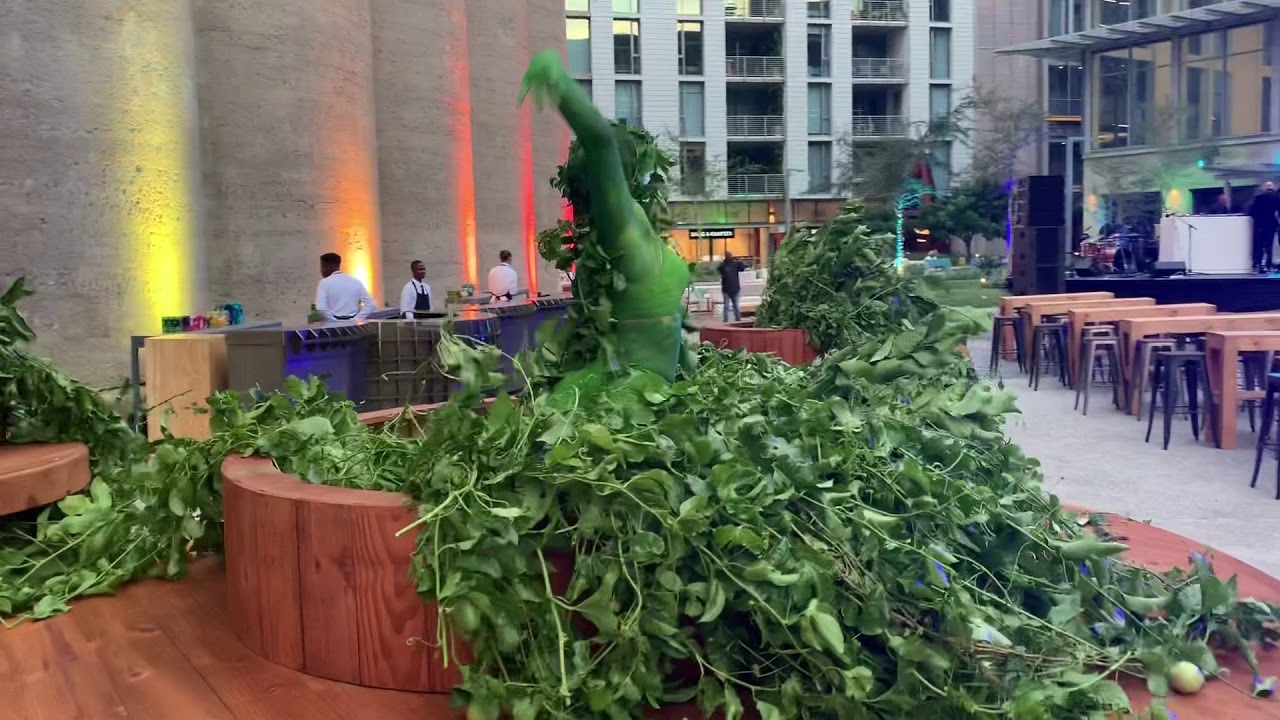 Full body painted contortionist - YouTube