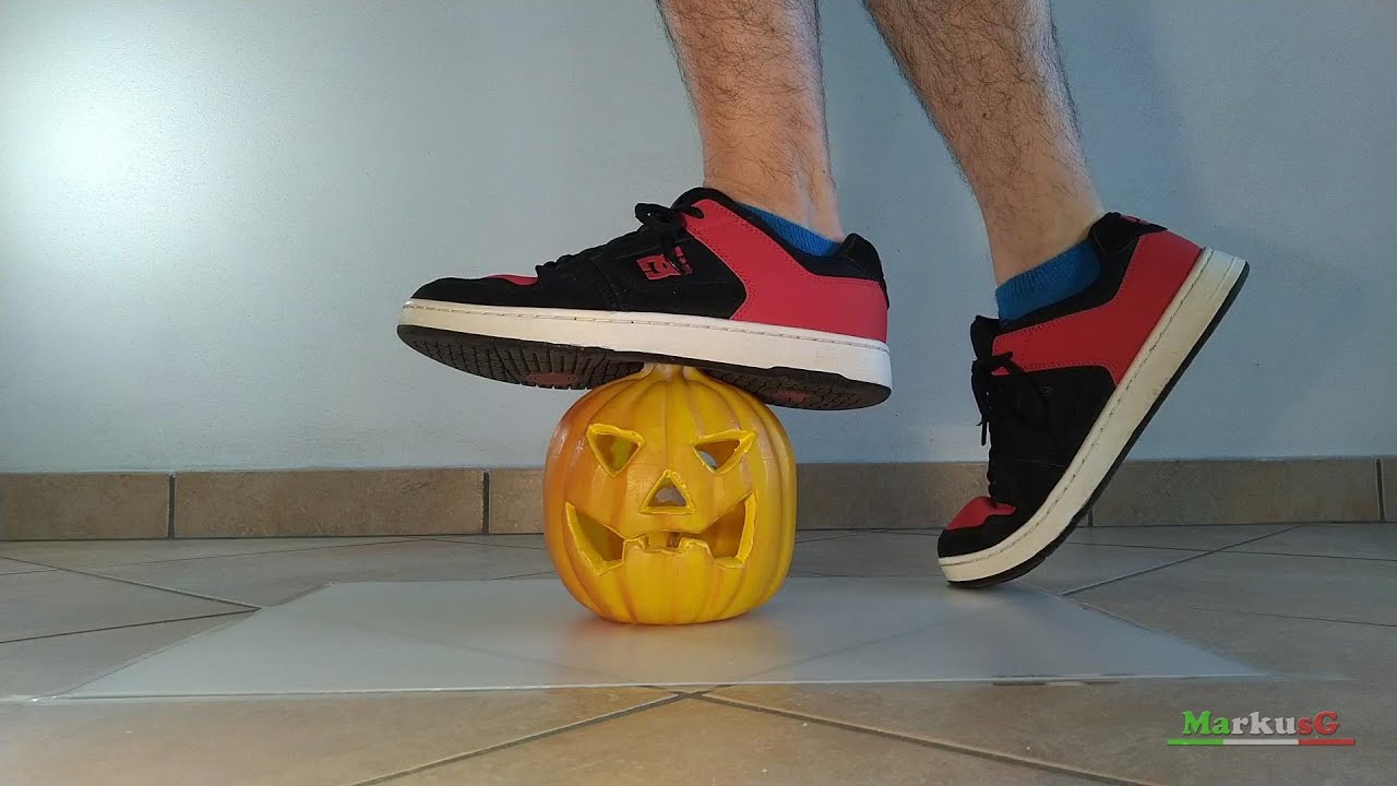 [STOMP👟] Defective plastic pumpkin stomped under DC shoes - YouTube