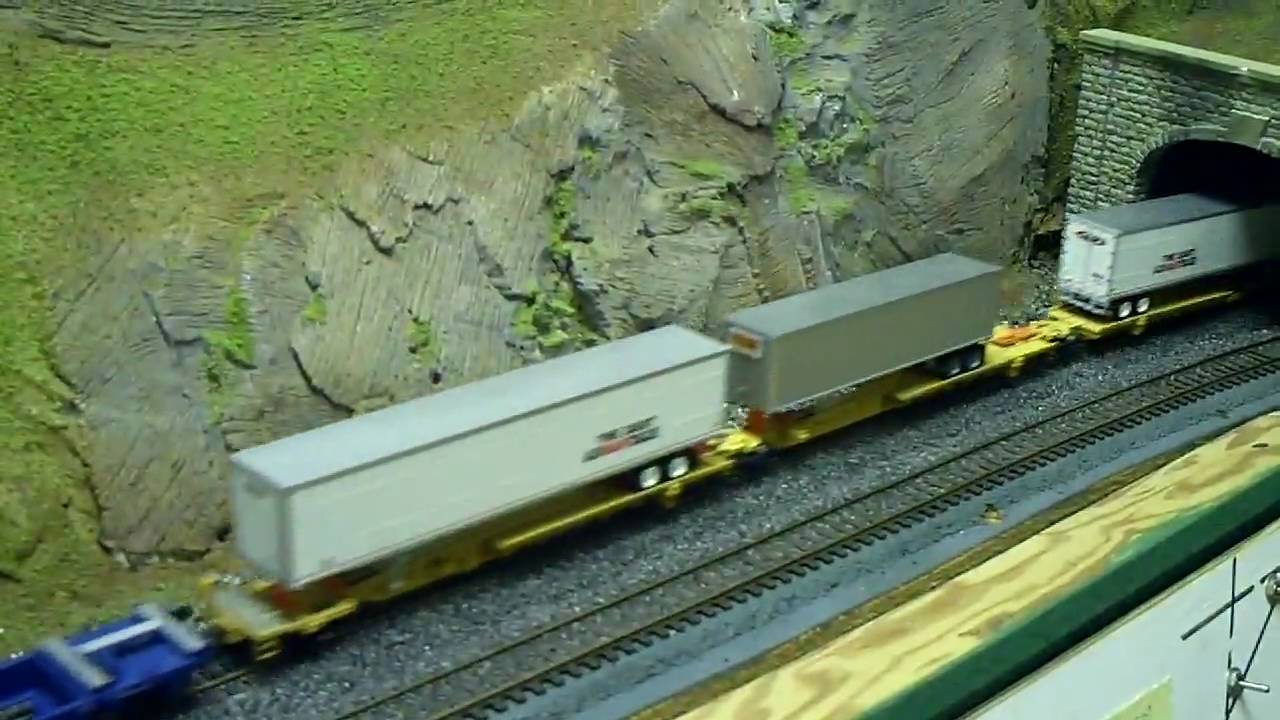 Conrail Intermodal train HO scale - YouTube