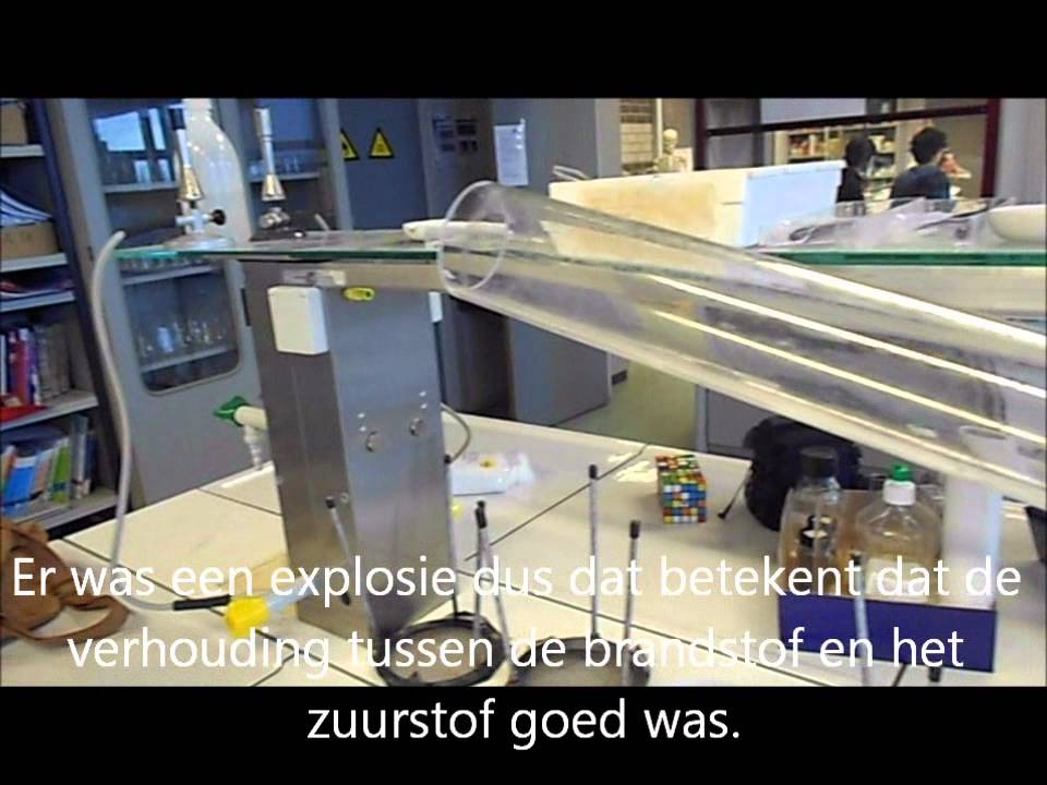 scheikunde proefje explosie wasbenzine - YouTube