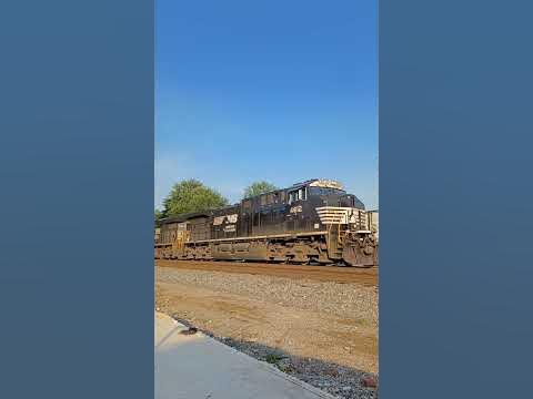 "Floatin thru town w/ Loud BLAST" Aggressive DUO Norfolk Southern #4612 led HUGE NS #28r ...
