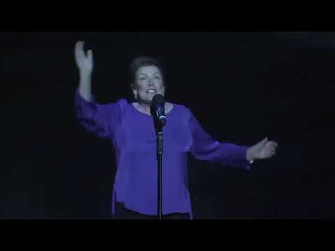 HELEN REDDY - CANDLE ON THE WATER LIVE! - from the Disney film PETE'S ...