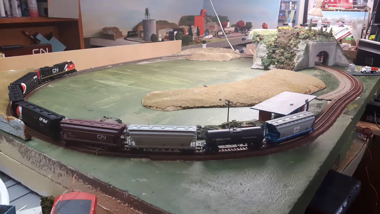 Dcc sd70 running on dc track - YouTube