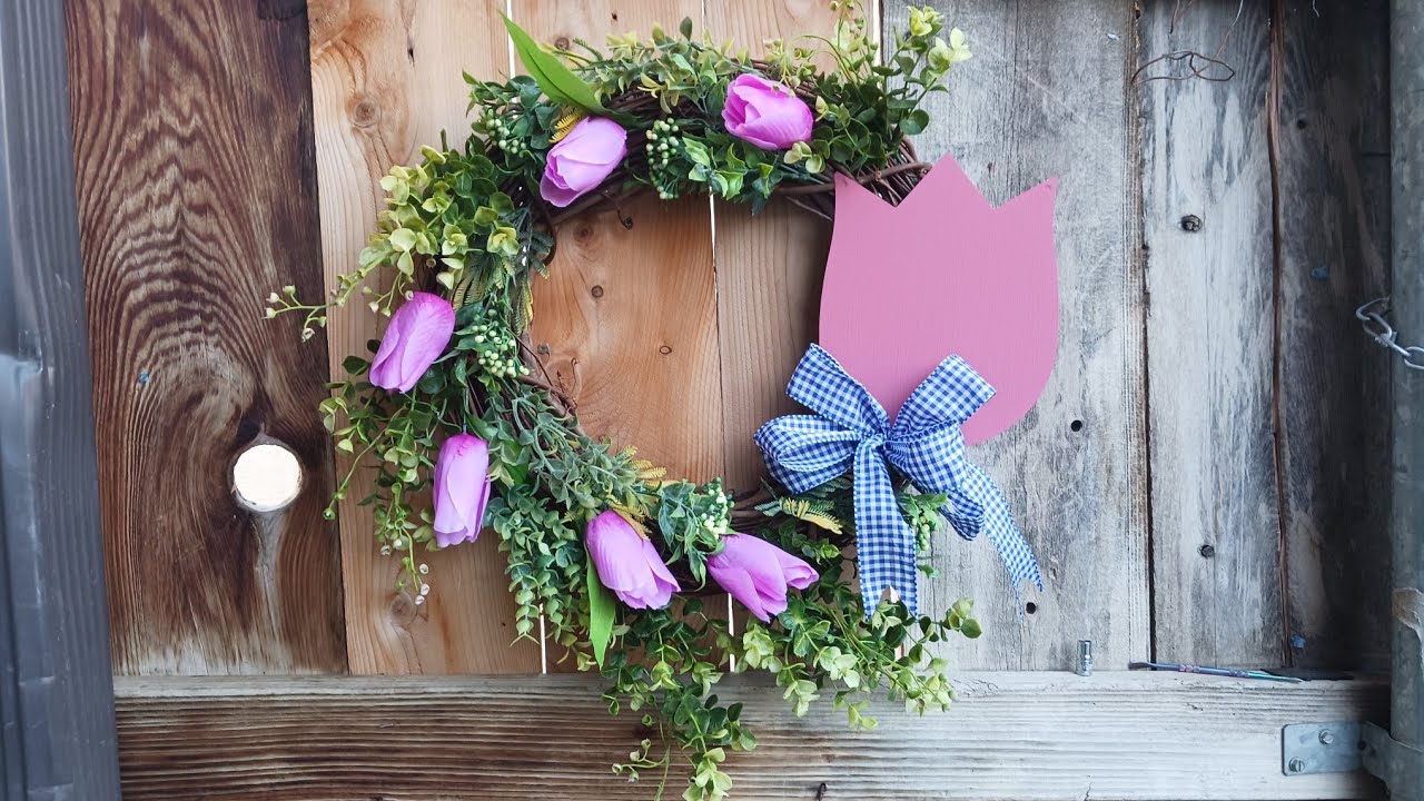 HOW TO MAKE A YEAR ROUND WREATH/CALDERA CREATIVE CREATIONS - YouTube