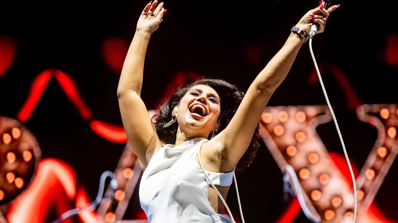 RAYE - Oscar Winning Tears (Live At Lisbon, MEO Kalorama) 4K - YouTube