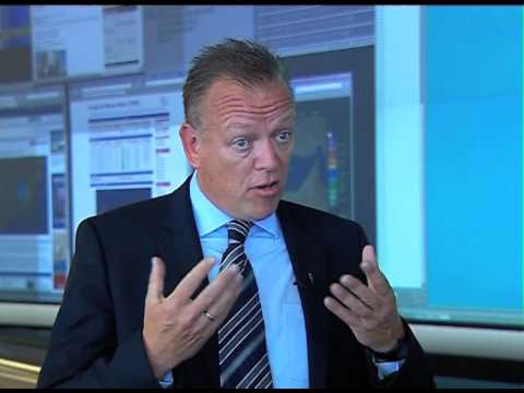 A look inside the Emirates Airline control room - YouTube