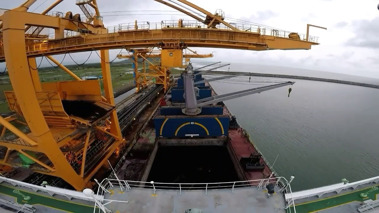 Proses Bongkar Batubara di PLTU II Adipala (Cilacap) - YouTube
