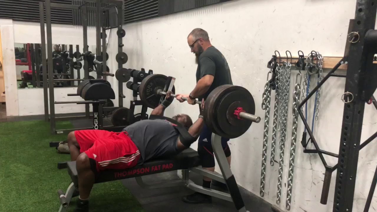 Slingshot bench press - YouTube