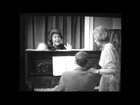 Hyacinth singing - YouTube